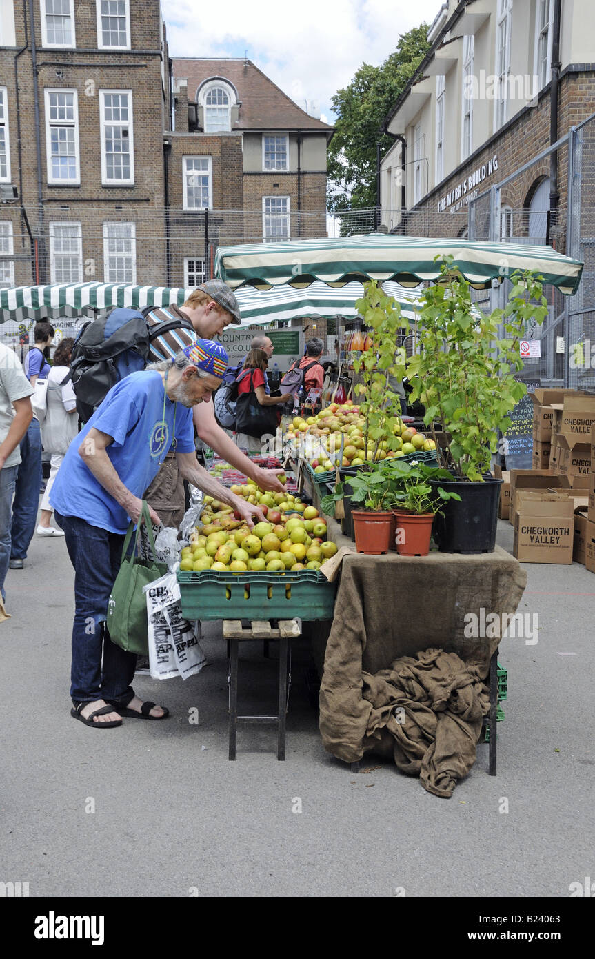 Apple stall Islington Farmers Market London England UK Stock Photo - Alamy