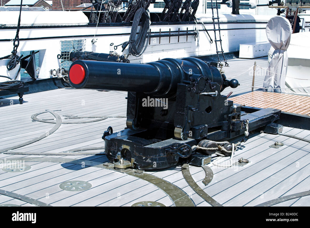 Breech loading hi-res stock photography and images - Alamy