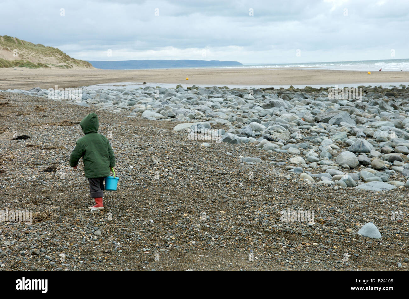 A young boy on the beach collecting seashells Stock Photo - Alamy