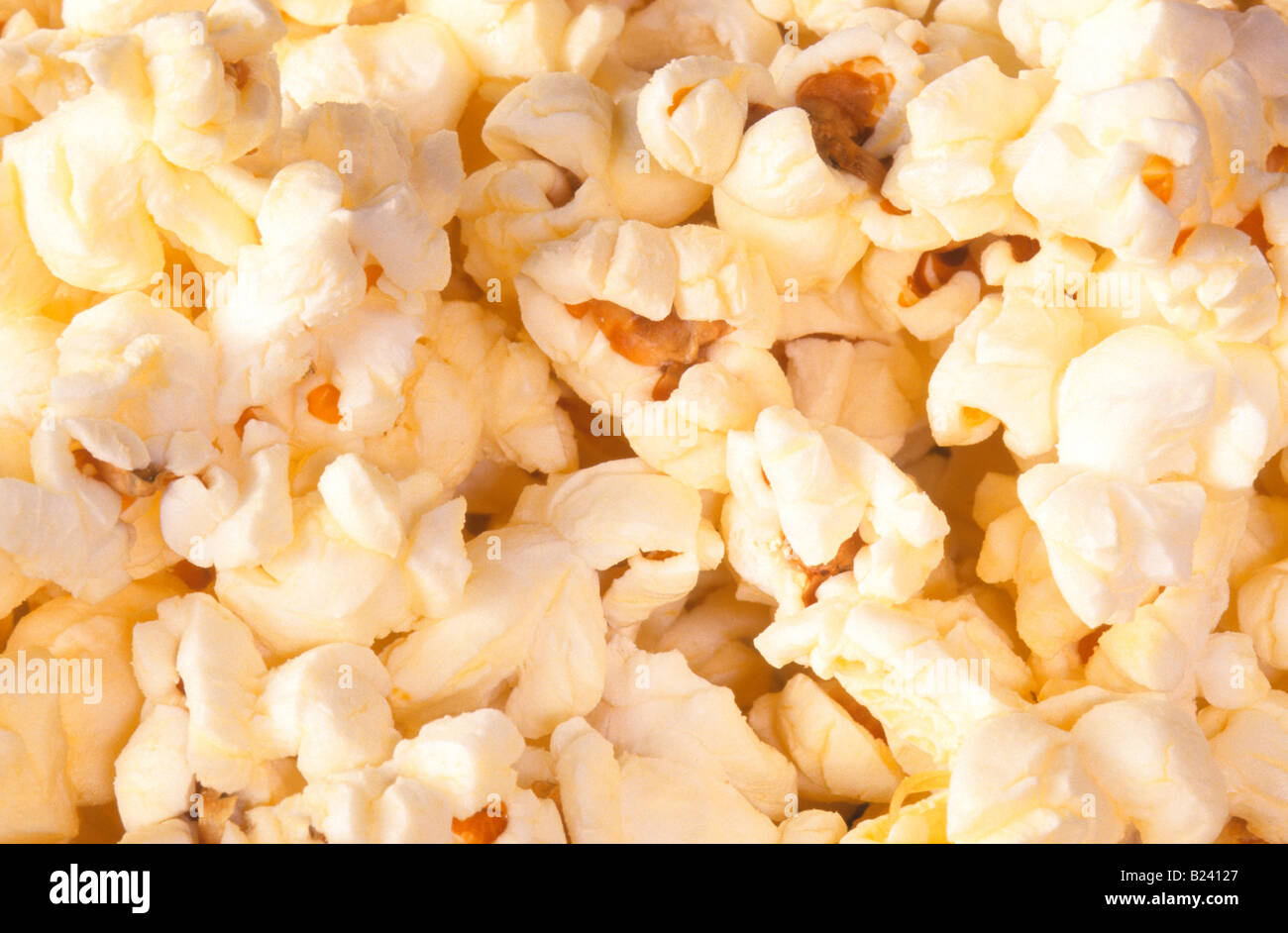Freshly popped popcorn Popular junk food Stock Photo - Alamy
