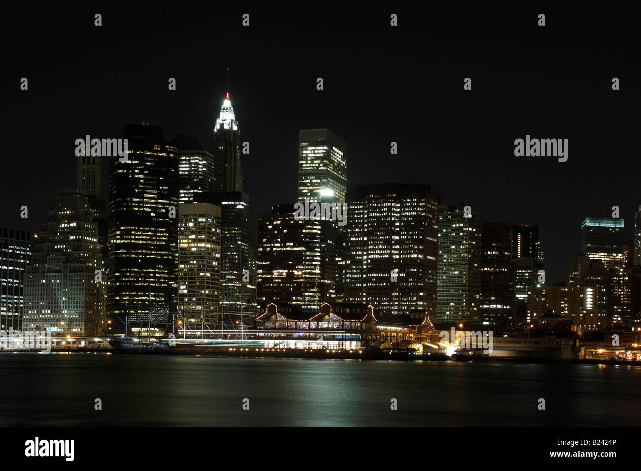 Illuminated manhattan skyline from brooklyn night hi-res stock ...