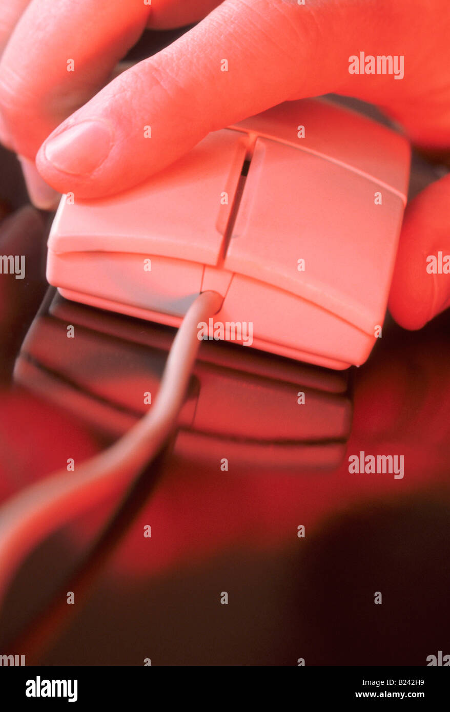 HAND ON COMPUTER MOUSE CLOSE UP MOUSE ERGONOMICS Stock Photo - Alamy