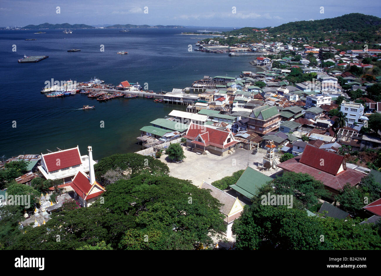 town and harbour scene ko si chang thailand Stock Photo - Alamy
