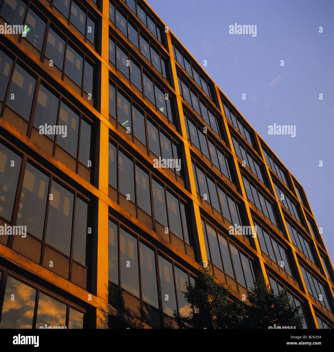 MIT's Fairchild Building Stock Photo - Alamy