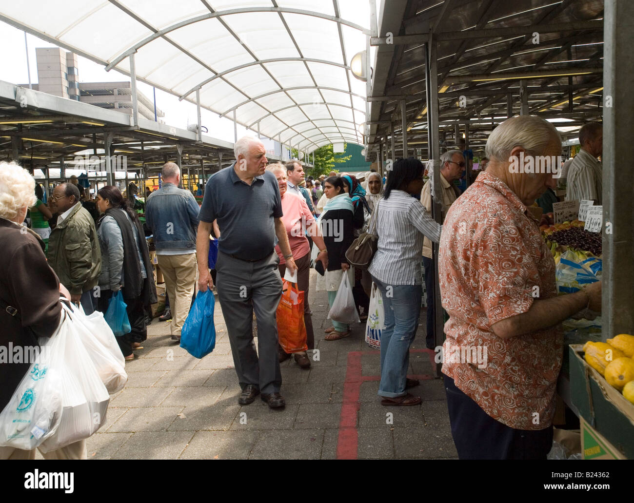 Bullring outdoor market hi-res stock photography and images - Alamy