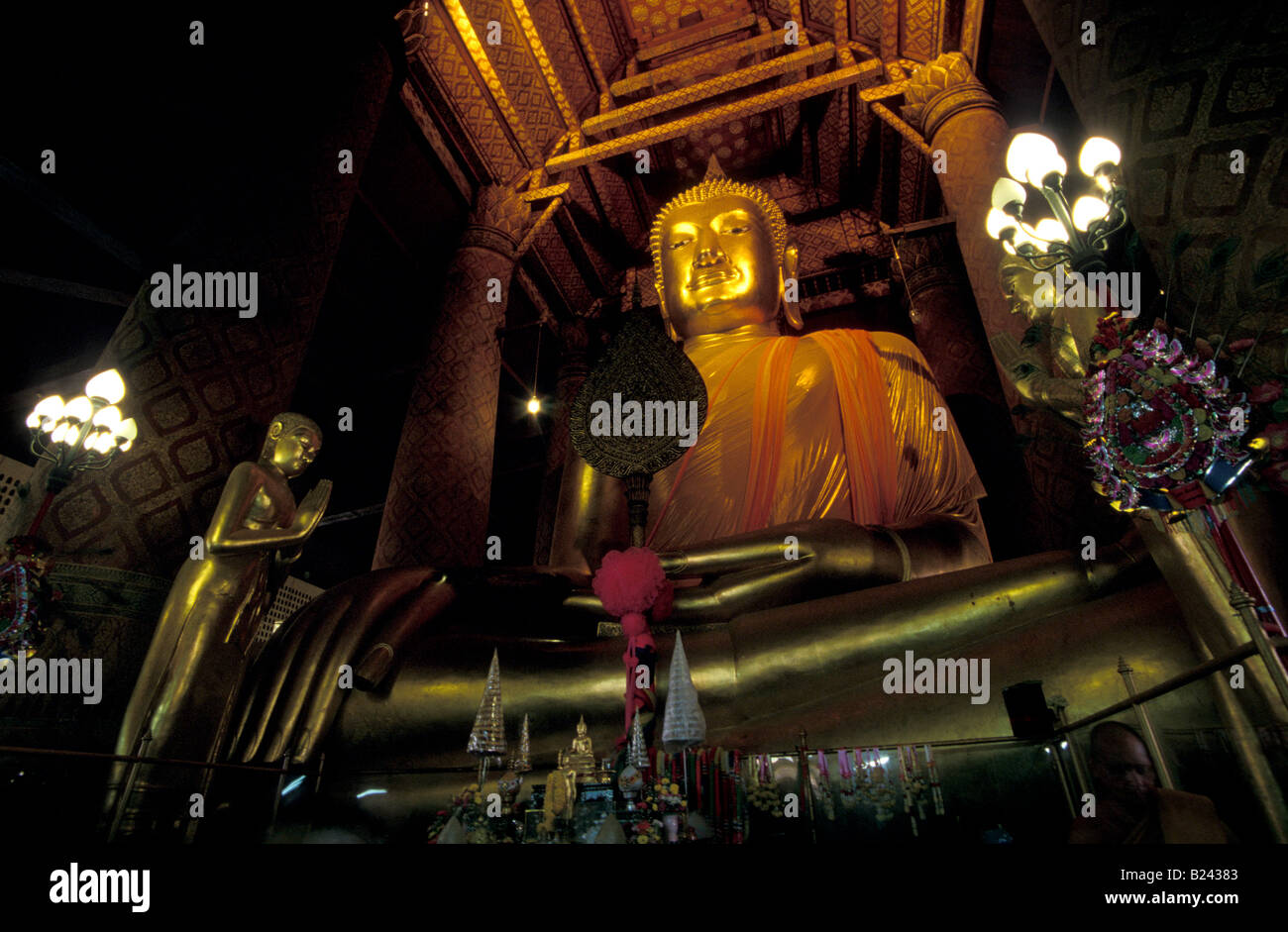 Wat chao phanan choeng hi-res stock photography and images - Alamy