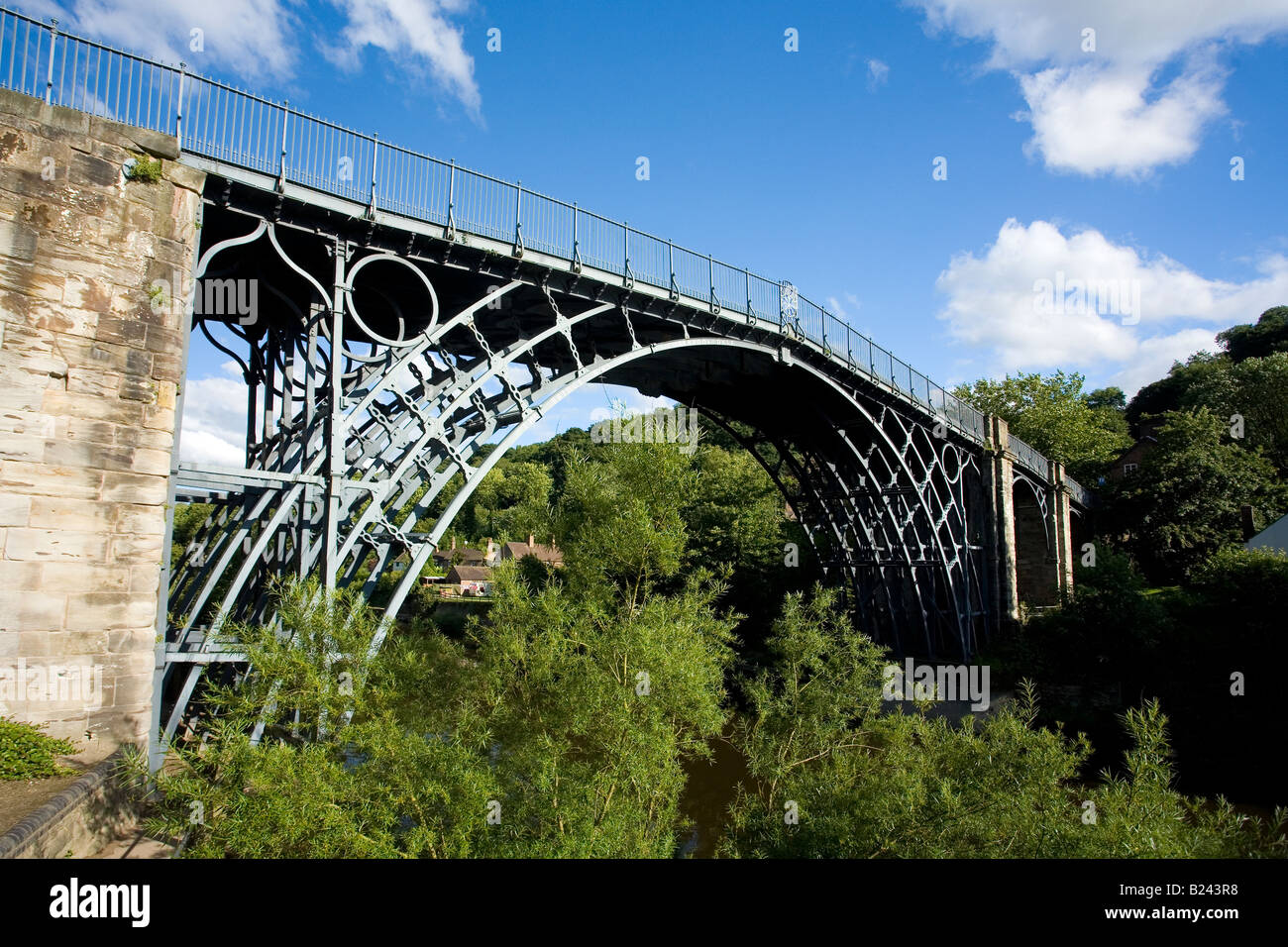 Iron bridge shropshire hi-res stock photography and images - Alamy