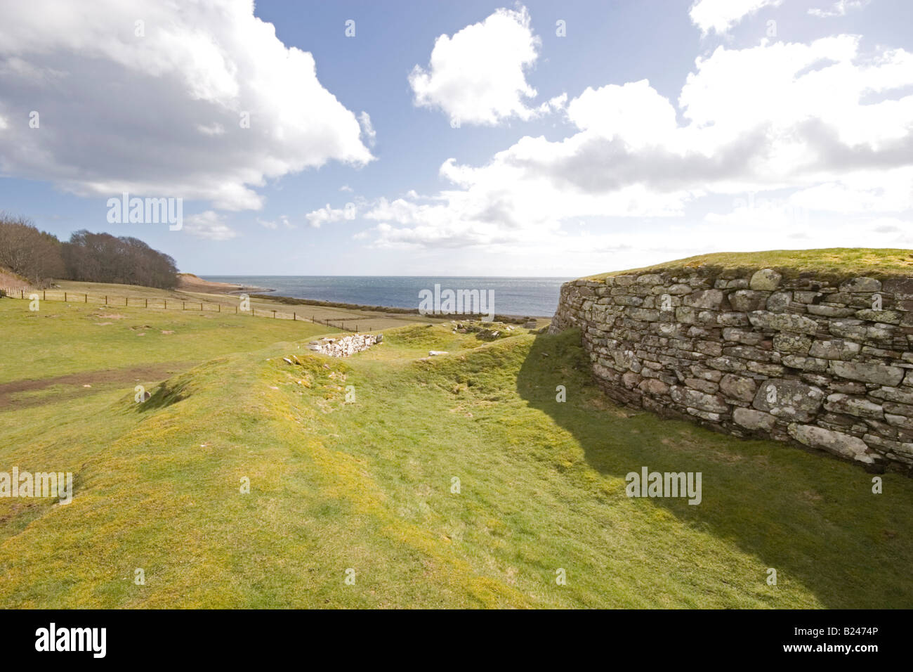 Grass embankment hi-res stock photography and images - Alamy