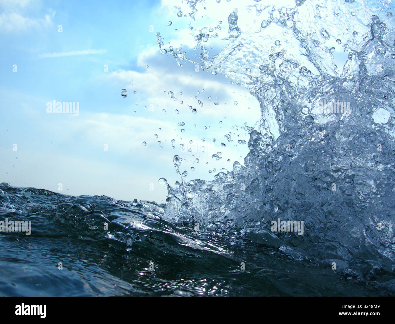 Dive splash hi-res stock photography and images - Alamy