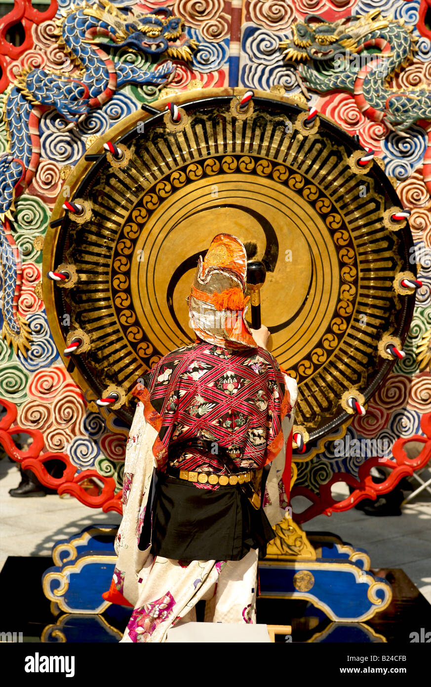 Japanese taiko drummer kimono hi-res stock photography and images - Alamy