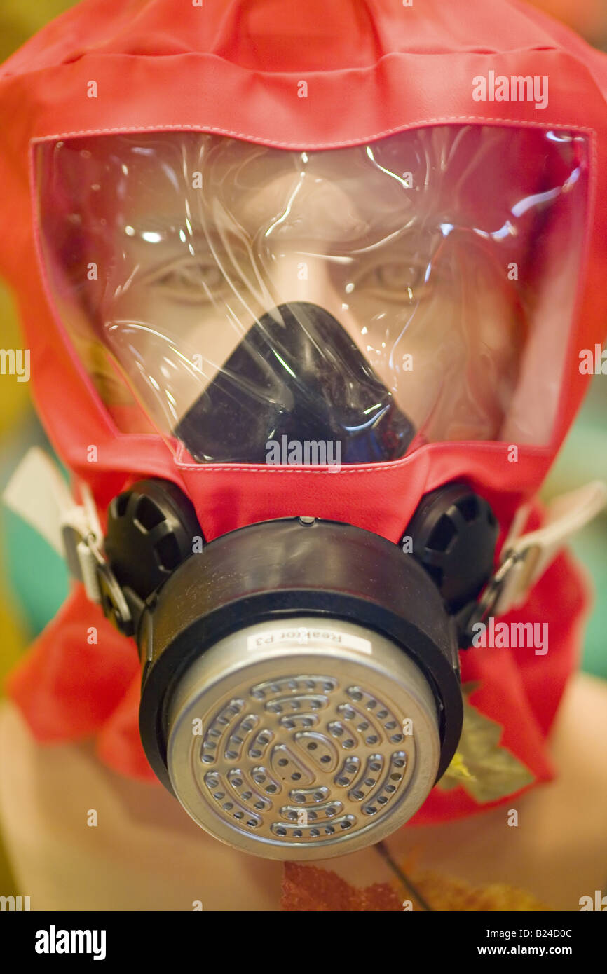 Wear a gas mask hi-res stock photography and images - Alamy