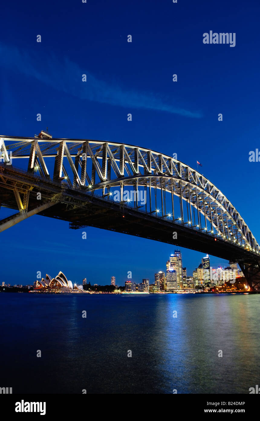 Sydney Harbour Opera House and Harbour Bridge illuminated at night ...