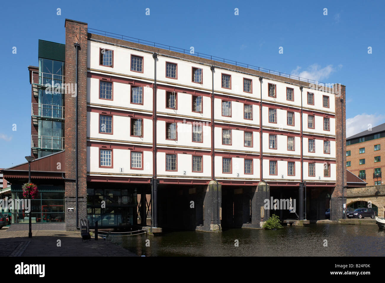 CANAL BASIN VICTORIA QUAYS SHEFFIELD SUMMER ENGLAND UNITED KINGDOM UK ...