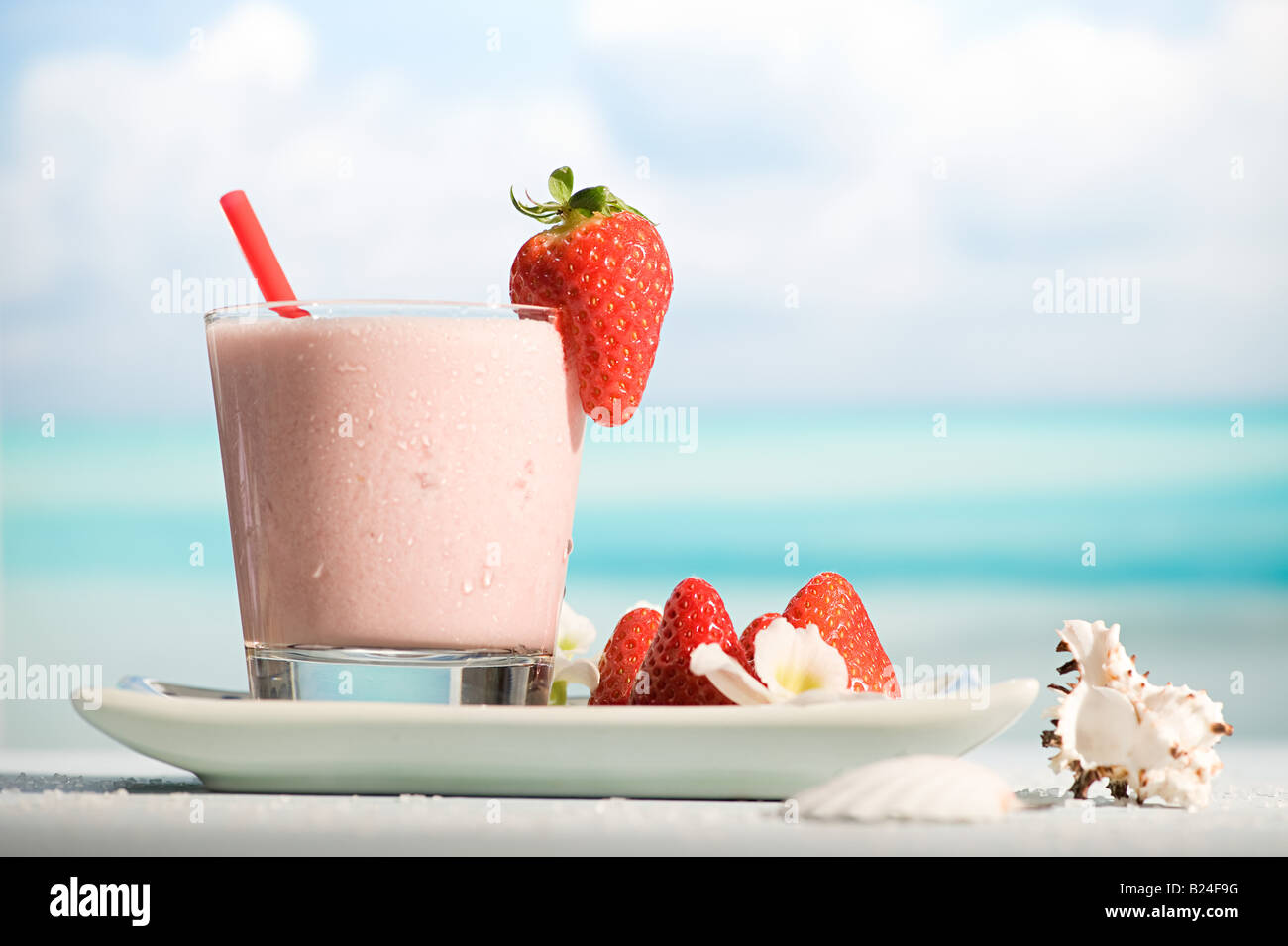 Milkshake container hi-res stock photography and images - Alamy