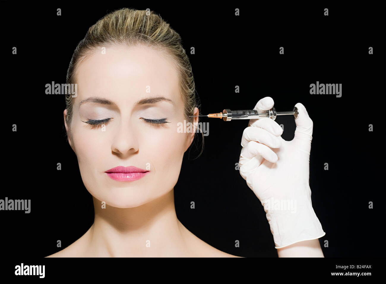 Woman having neurotoxin injection Stock Photo - Alamy Woman having neurotoxin injection Stock Photo - Alamy
