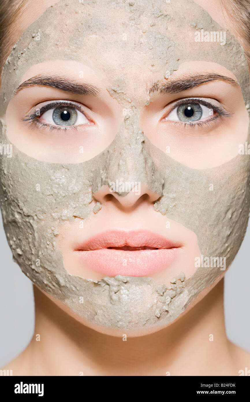 Wearing face covers hi-res stock photography and images - Alamy