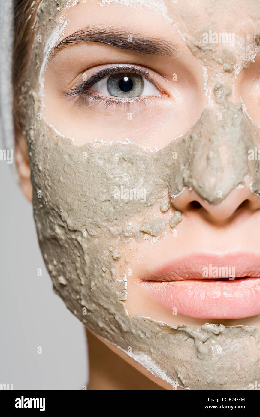 Wearing face covers hi-res stock photography and images - Alamy