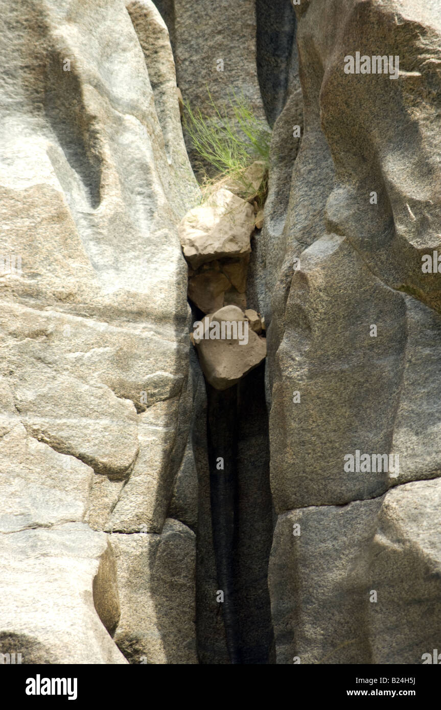 Chock rock, stuck in a crack Stock Photo - Alamy