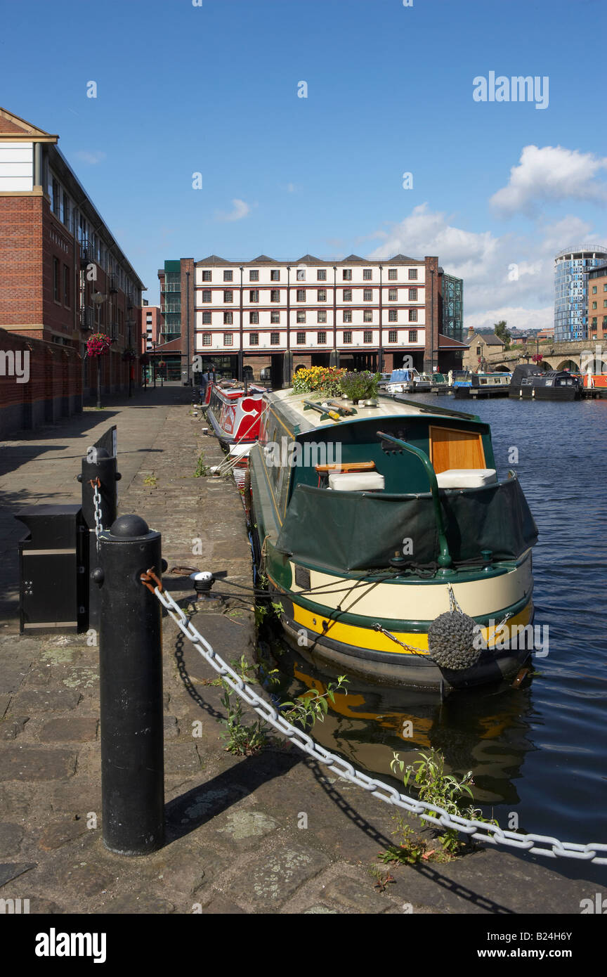 CANAL BASIN VICTORIA QUAYS SHEFFIELD SUMMER ENGLAND UNITED KINGDOM UK ...
