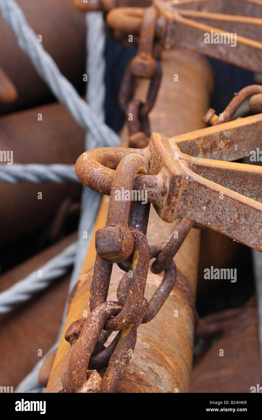 Rust chains hi-res stock photography and images - Alamy