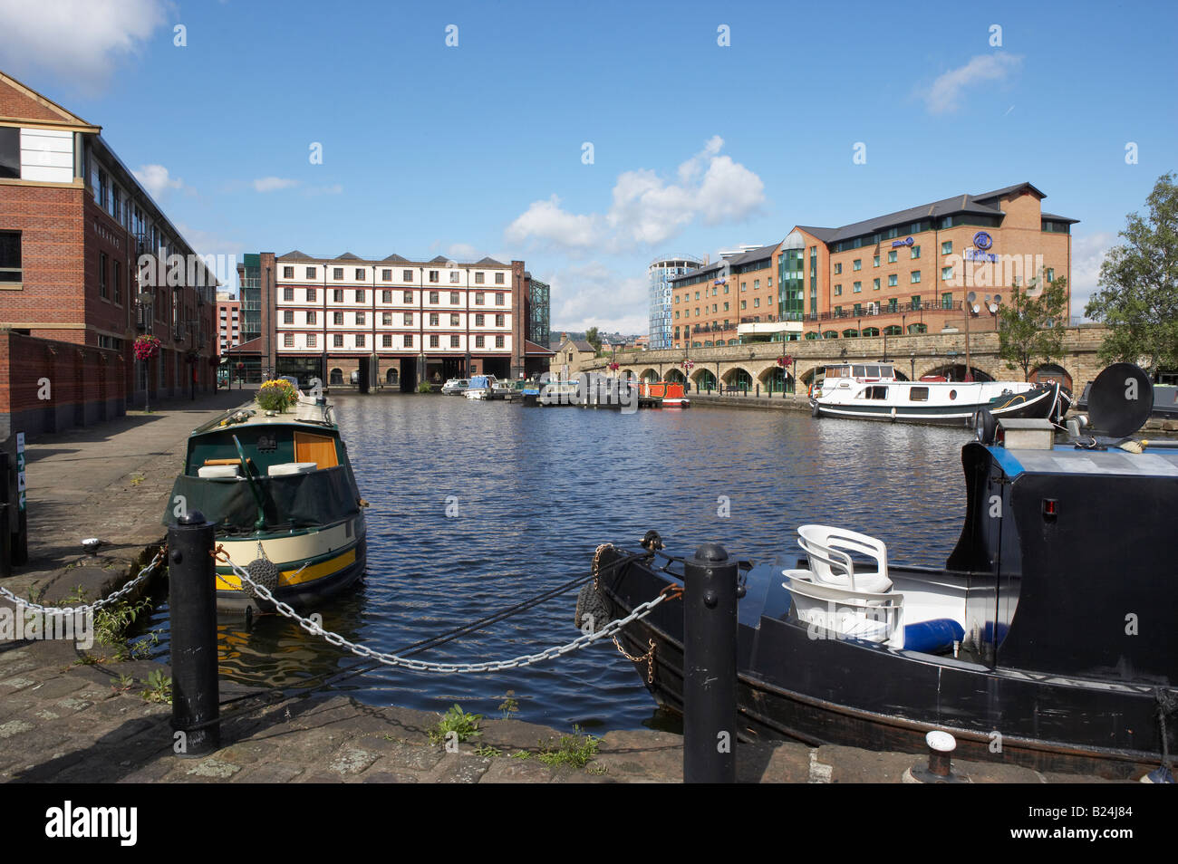 CANAL BASIN VICTORIA QUAYS SHEFFIELD SUMMER ENGLAND UNITED KINGDOM UK ...