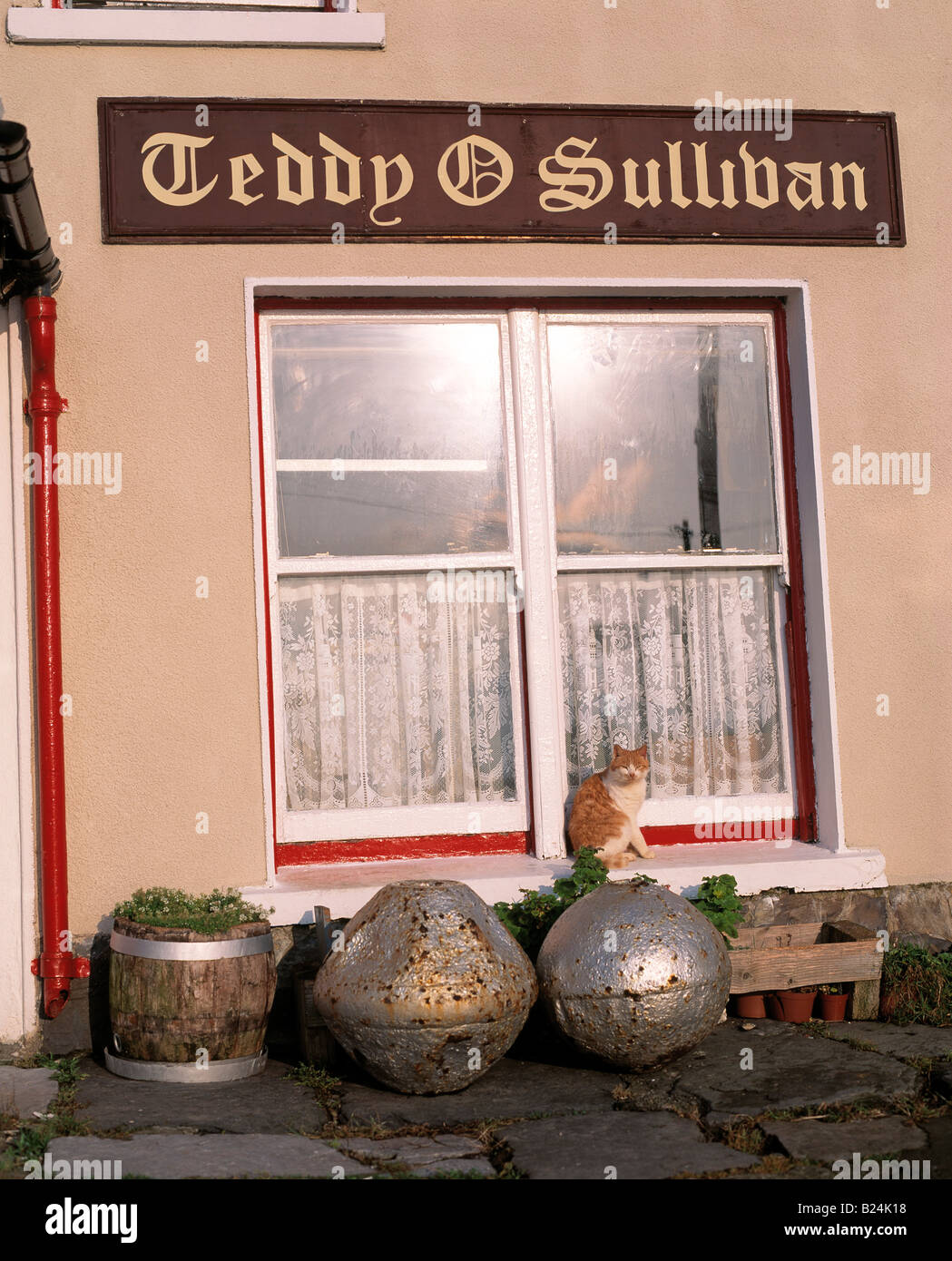 Isolated country pub hi-res stock photography and images - Alamy