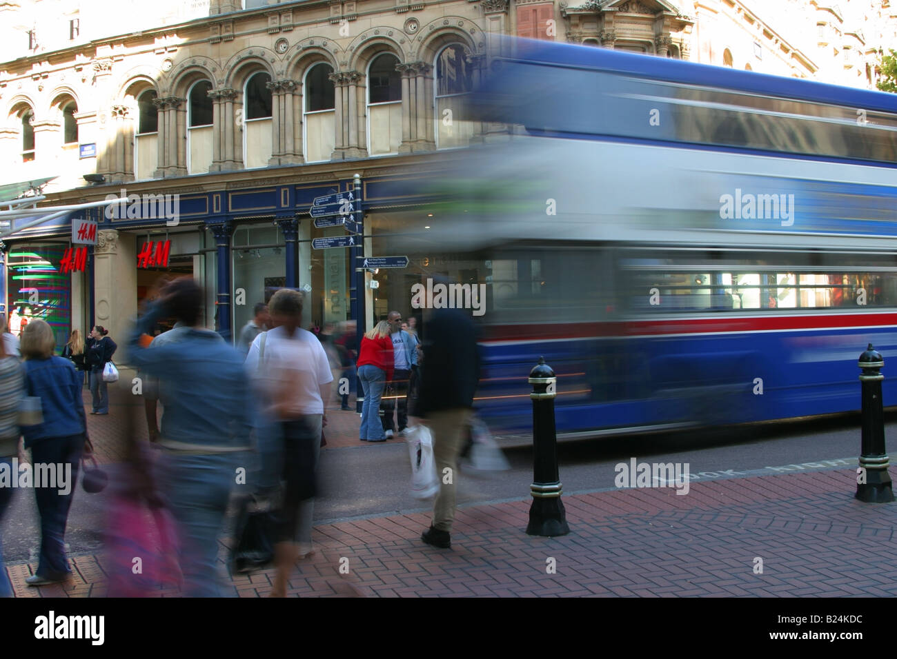 World in motion hi-res stock photography and images - Alamy