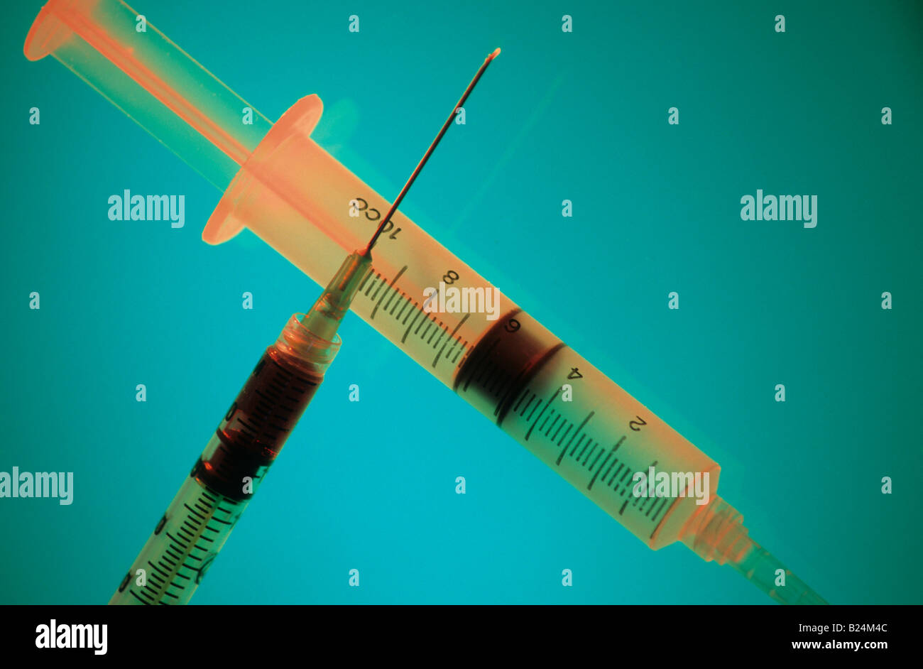 TWO SYRINGES WITH NEEDLES DRAMATIC LIGHTING Stock Photo - Alamy