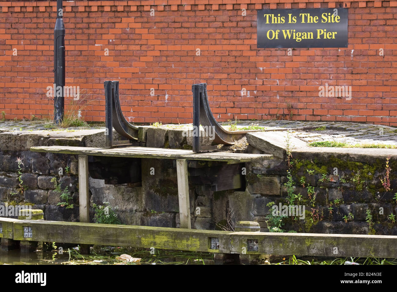 Wigan pier hi-res stock photography and images - Alamy