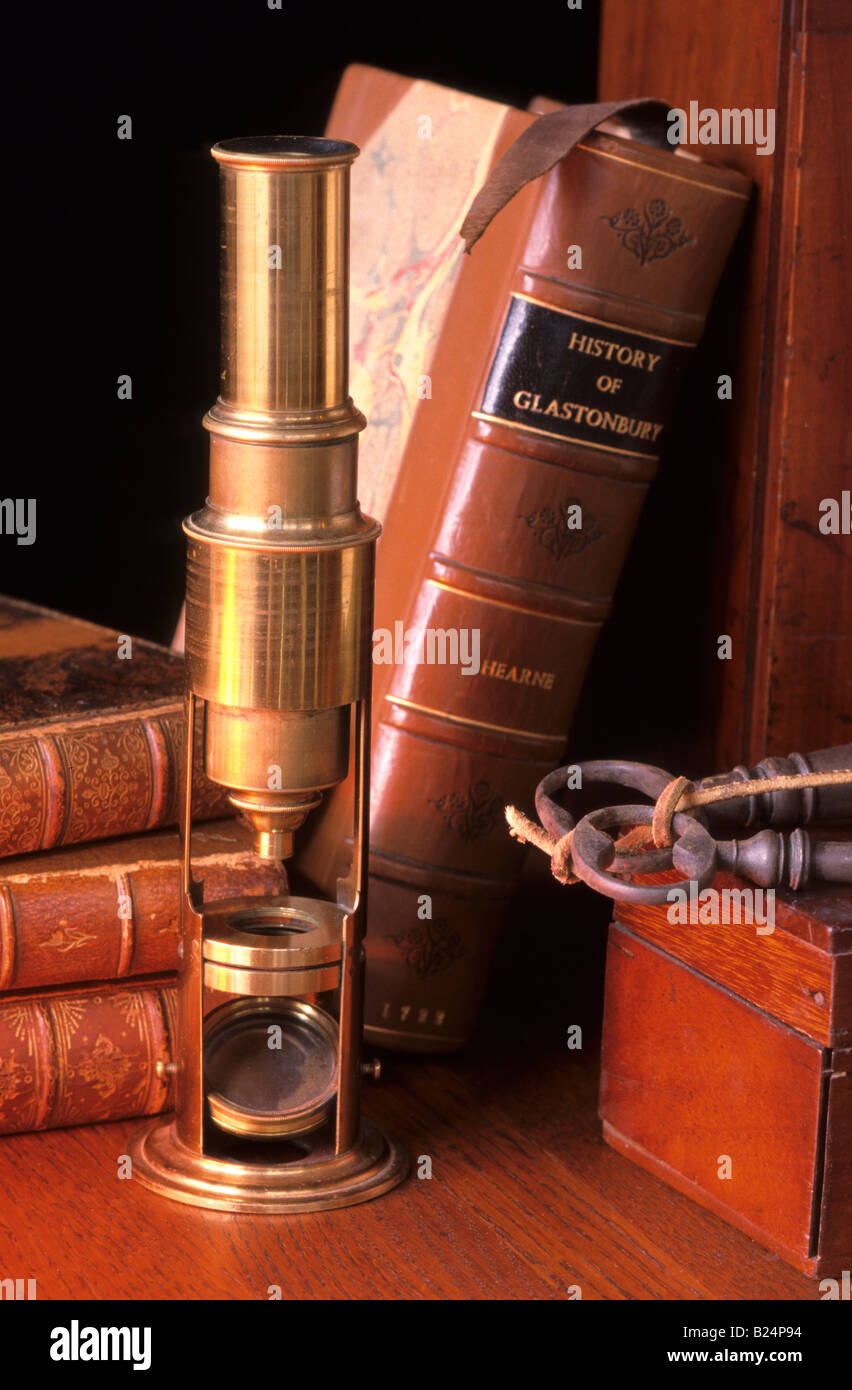 BRASS MICROSCOPE LATE 1800 STUDENT TYPE MICROSCOPE Stock Photo - Alamy
