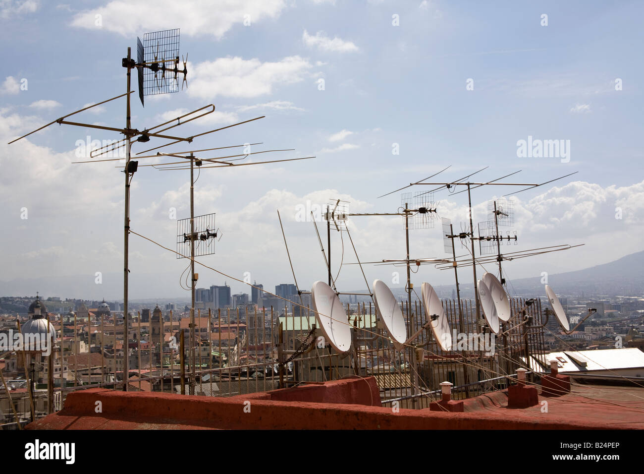 Aerials tv hi-res stock photography and images - Alamy