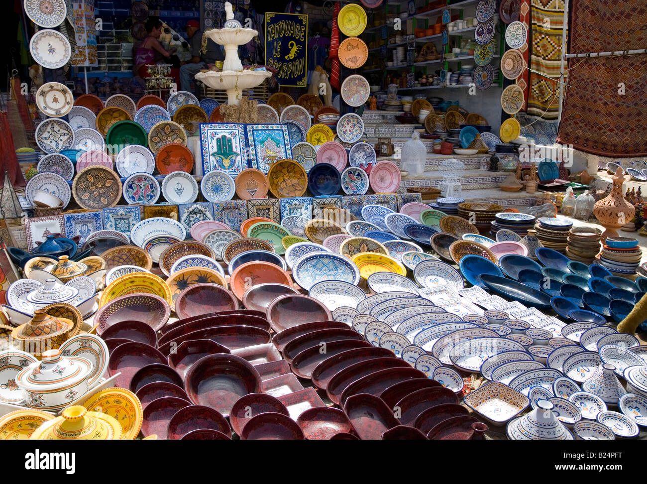 Outside ceramics shop hi-res stock photography and images - Alamy