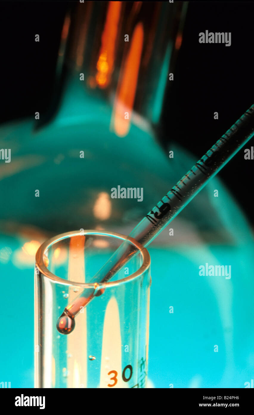CLOSE UP PIPETTE AND TEST TUBE LABORATORY TESTING Stock Photo - Alamy