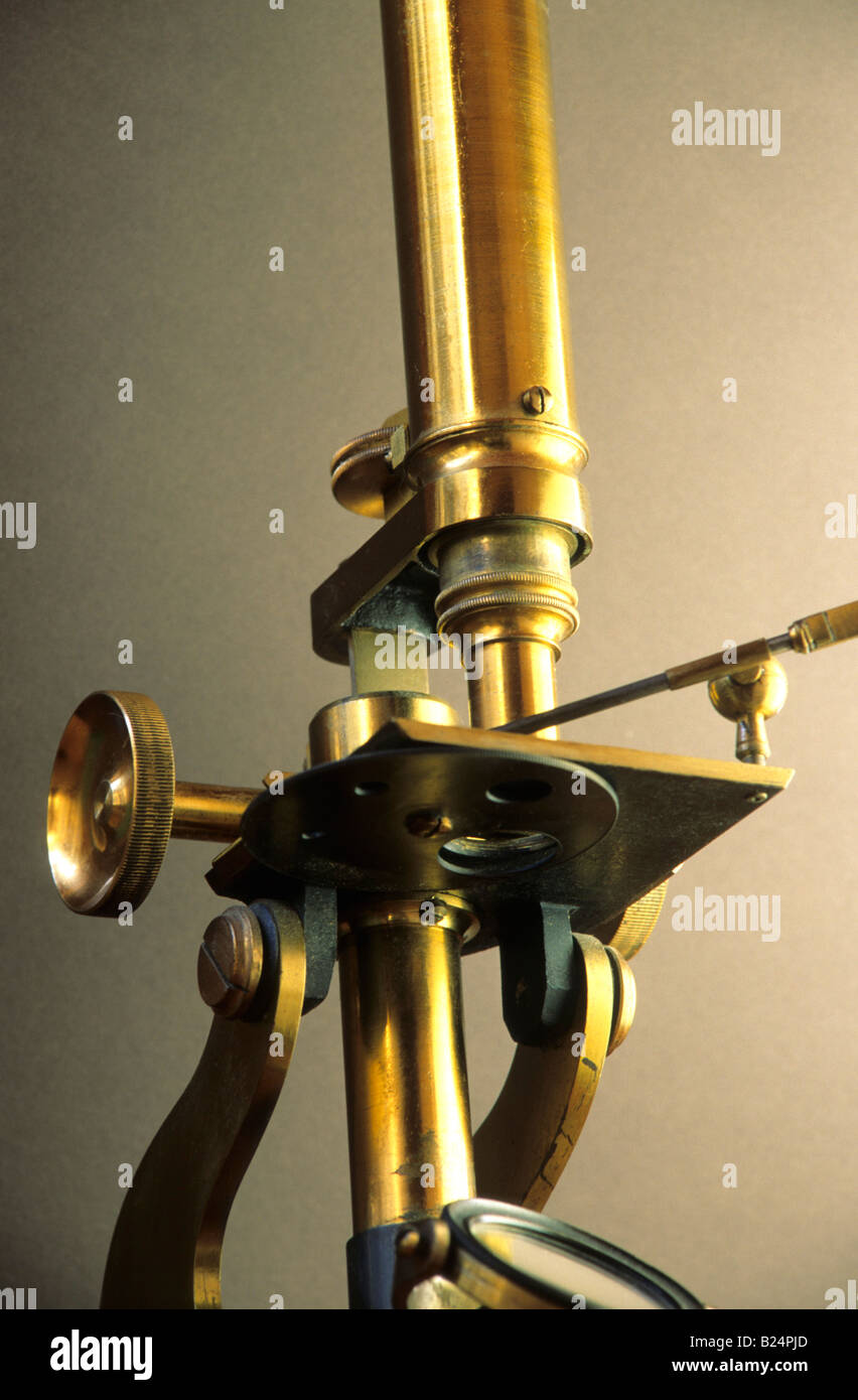 ANTIQUE BRASS MICROSCOPE MONOCULAR CIRCA 1800 S Stock Photo - Alamy