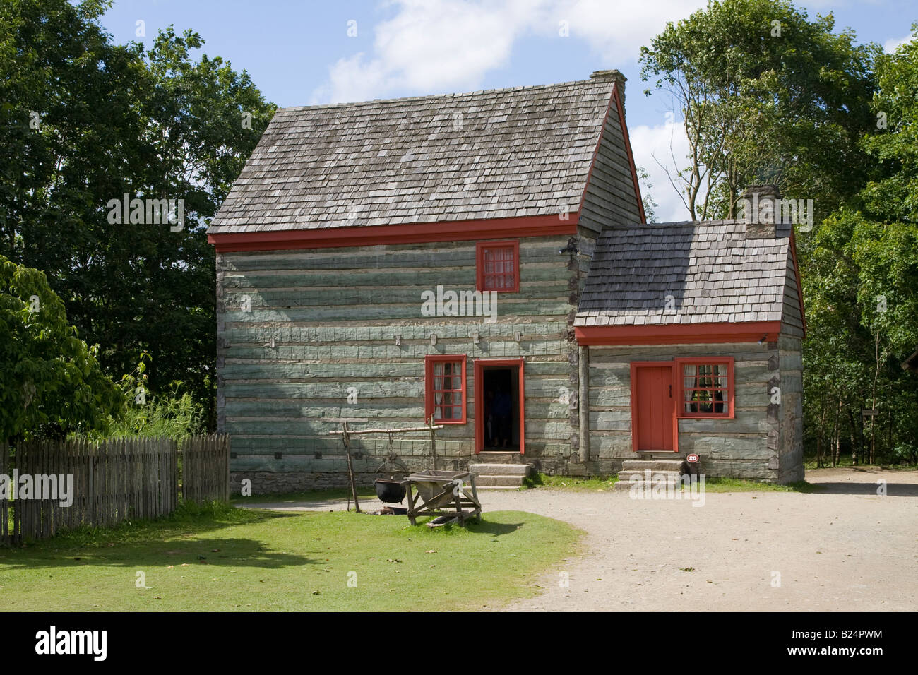 Farmhouse replica hi-res stock photography and images - Alamy