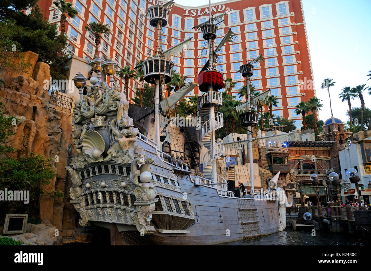 Pirate show treasure island hi-res stock photography and images - Alamy