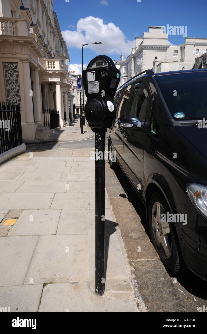 parking Meter in Lyall Street belgravia London SW1 Stock Photo - Alamy