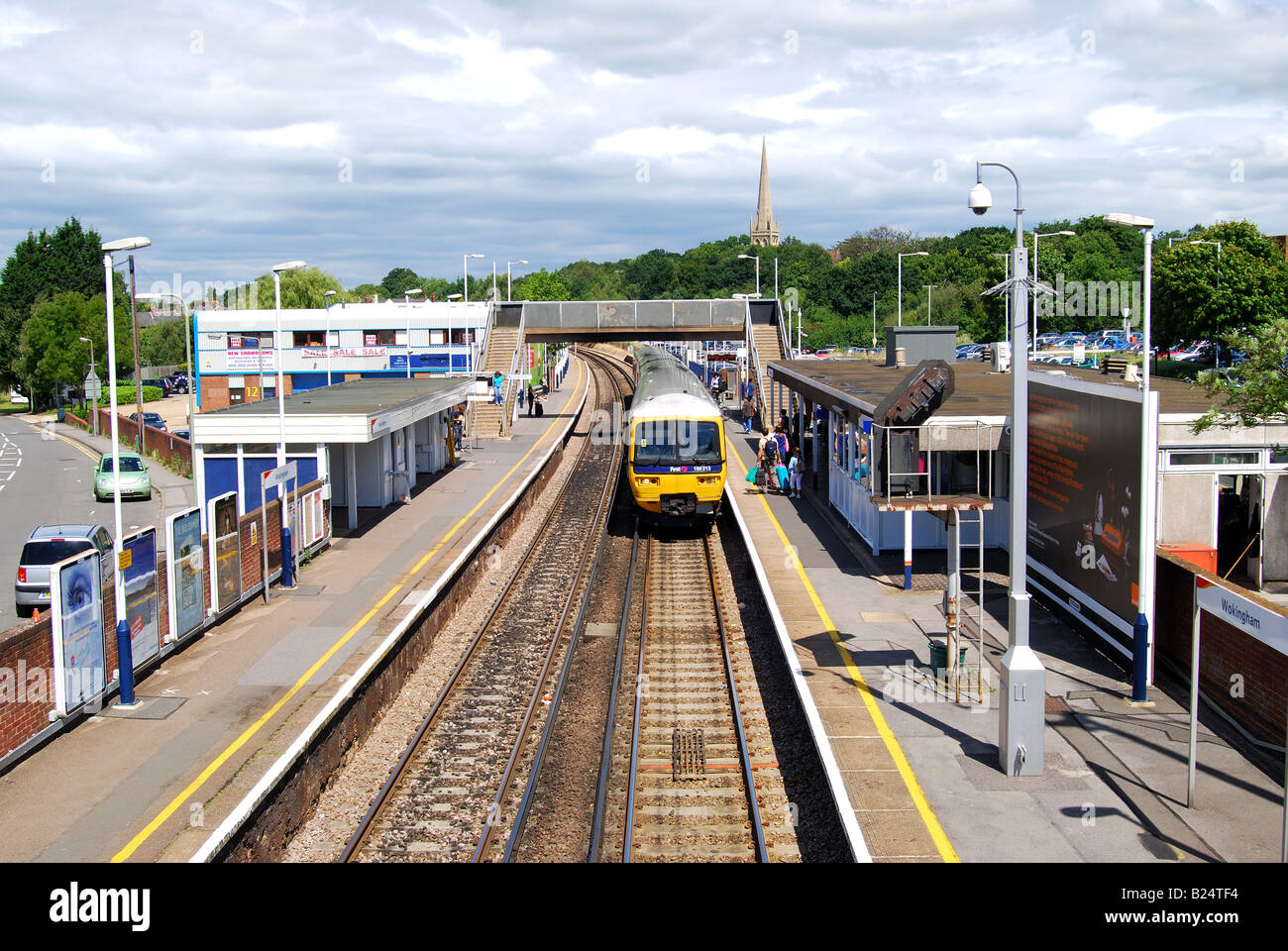 Wokingham station hi-res stock photography and images - Alamy
