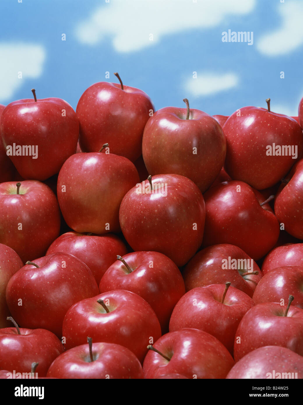 Heap of Apples Stock Photo - Alamy