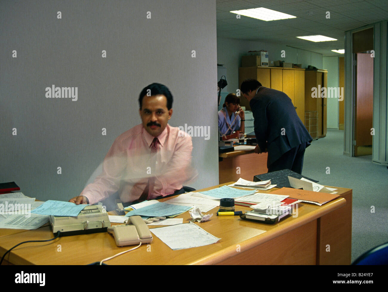 Open plan bank hi-res stock photography and images - Alamy