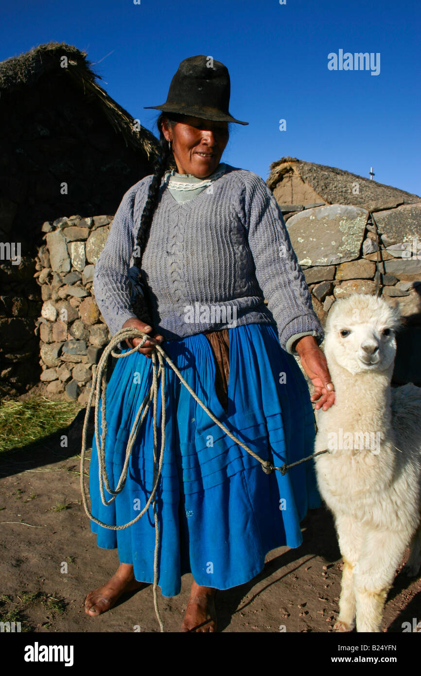 Indian woman with llamas hi-res stock photography and images - Alamy
