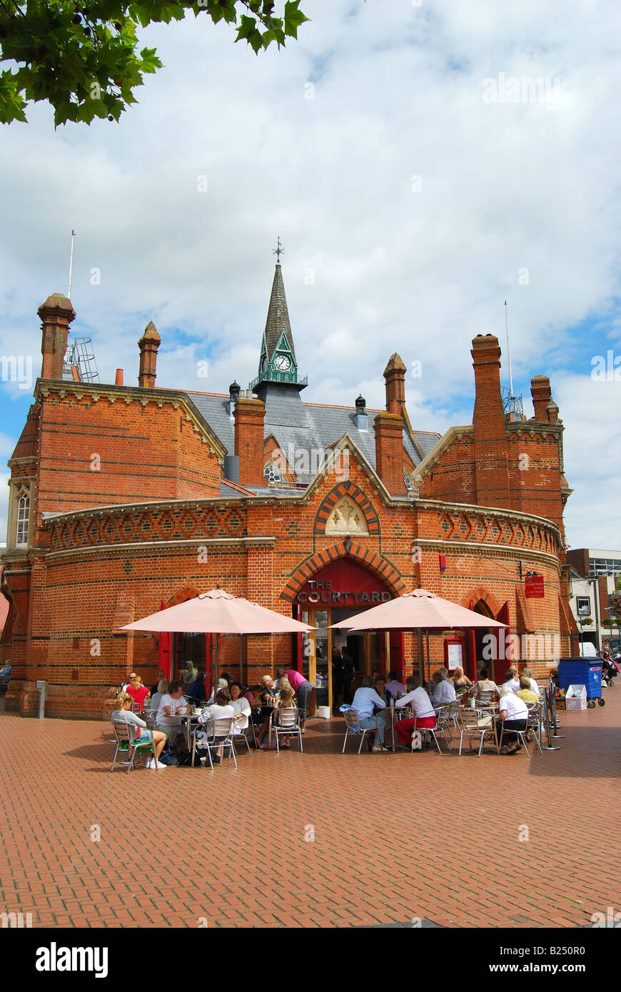 Town centre seating High Resolution Stock Photography and Images - Alamy