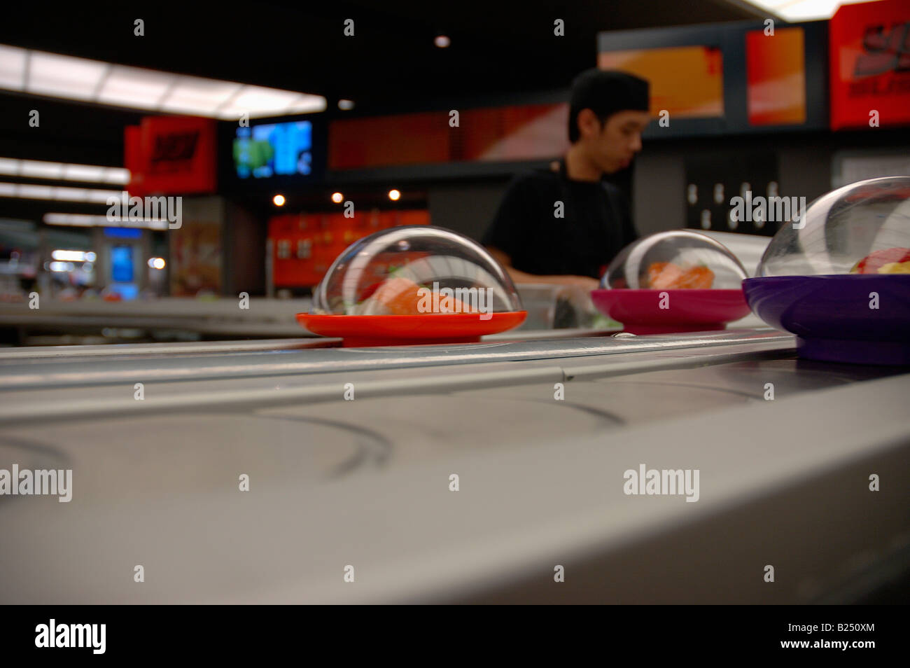 Yo sushi hi-res stock photography and images - Alamy