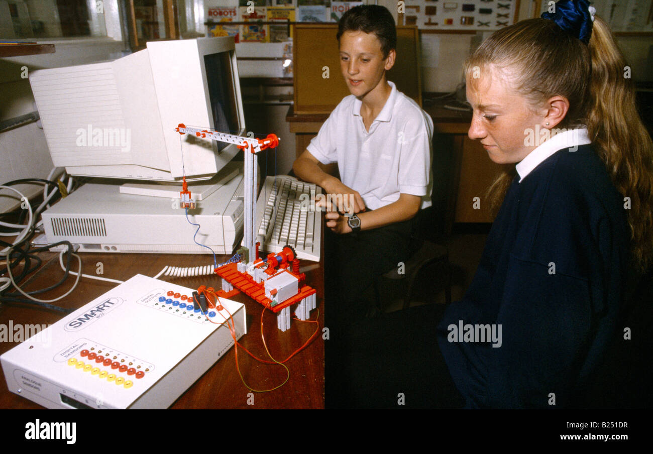 Physics class high school hi-res stock photography and images - Alamy