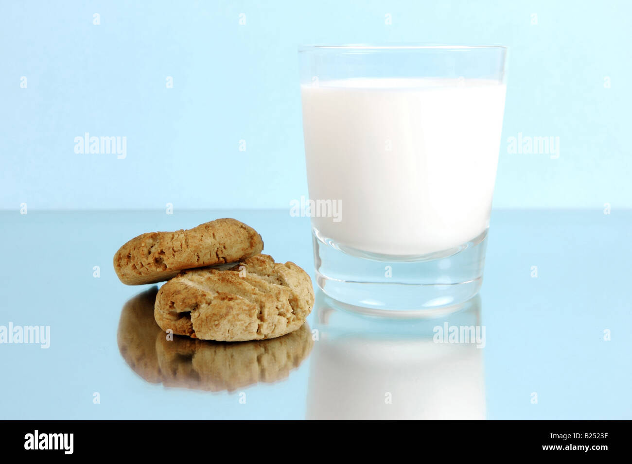 Milk and cookies Stock Photo - Alamy