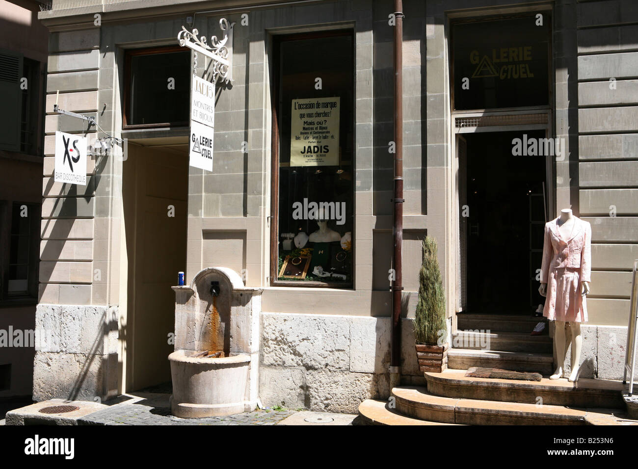 Shop in the old city centre of Geneve Stock Photo - Alamy