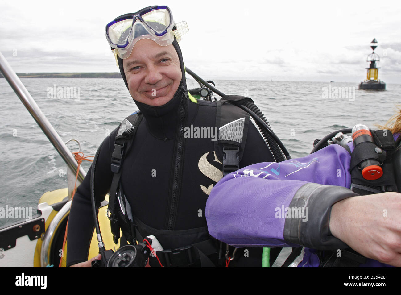 Diver man ready to dive in sea. smiling with goggles.84425 Diving ...