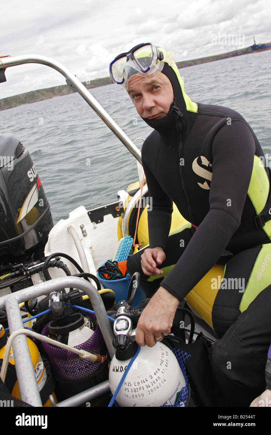 Diver man ready to dive in sea. with goggles.84420 Diving Horizontal ...
