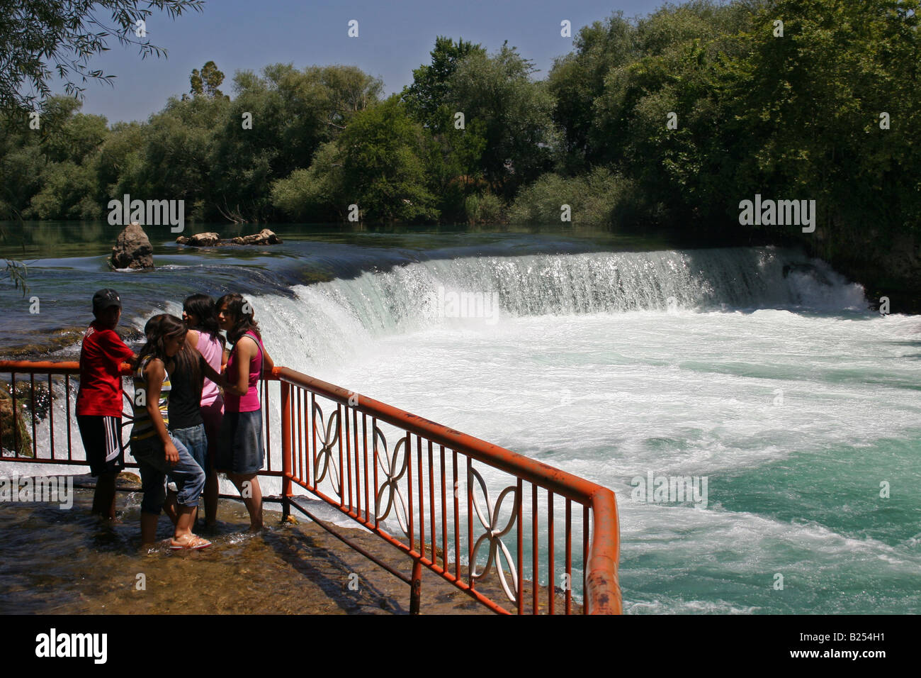 TOURISTS AT THE MANAVGAT WATERFALL. TURKEY Stock Photo - Alamy