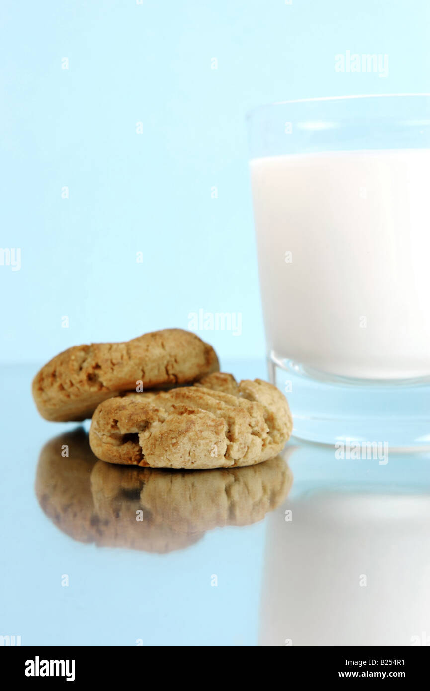 Milk and cookies Stock Photo - Alamy